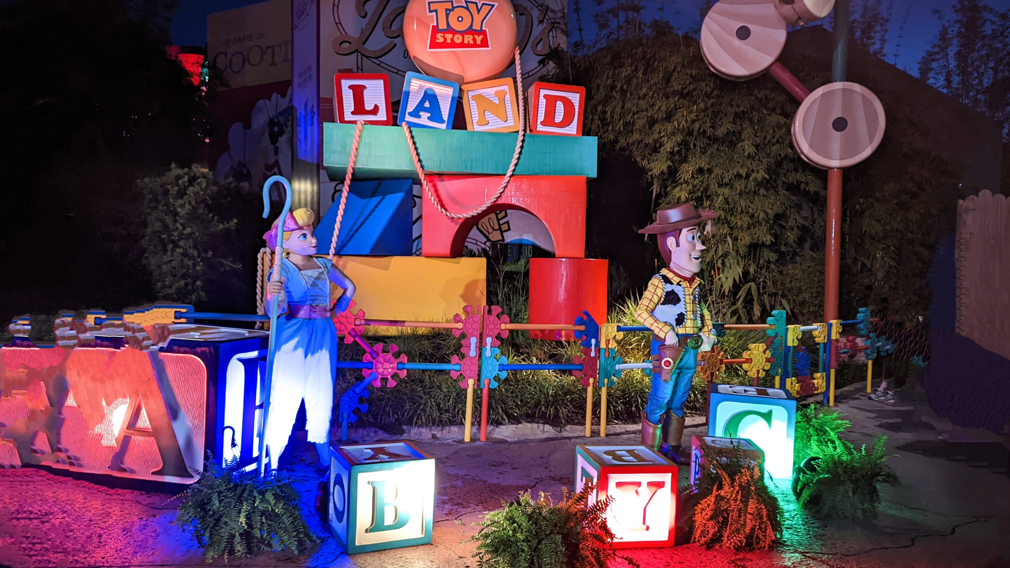 Review: runDisney Twilight Zone Tower of Terror 10-miler - Disney Kinda ...